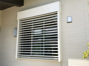 外付ブラインド「ブリイユ」｜遮熱・省エネに優れた可変ルーバー付きモデル
